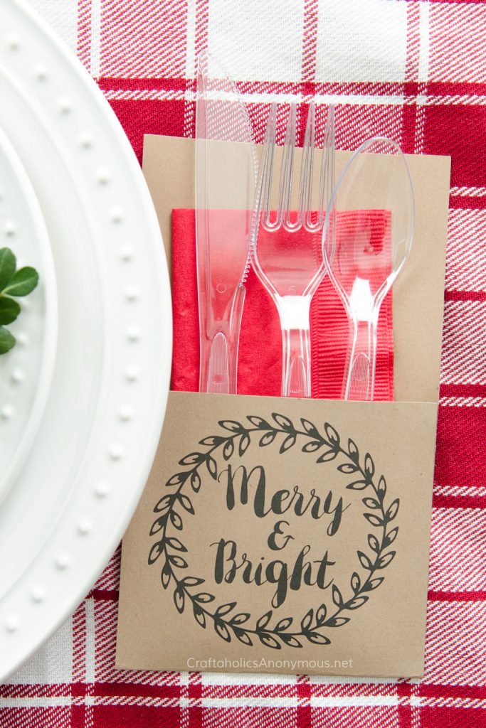 Free Printable Christmas Table Decor | Friday Favorite 5